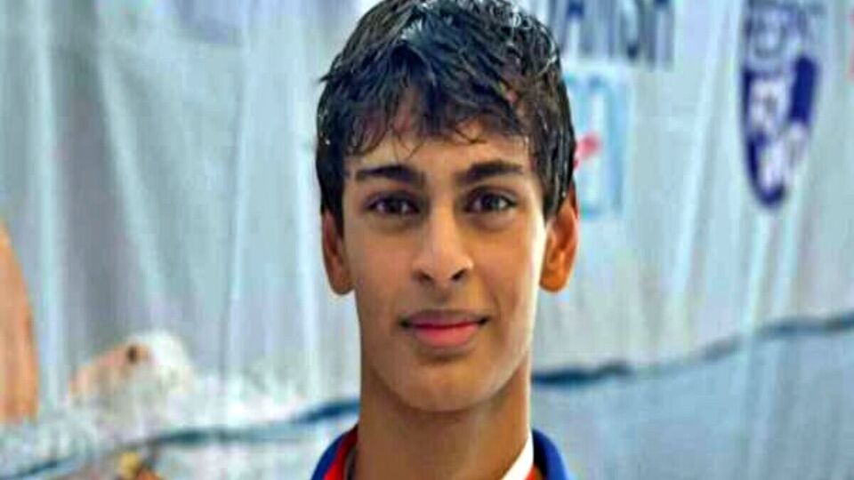 வெள்ளி பதக்கம் வென்ற மாதவன் மகன்