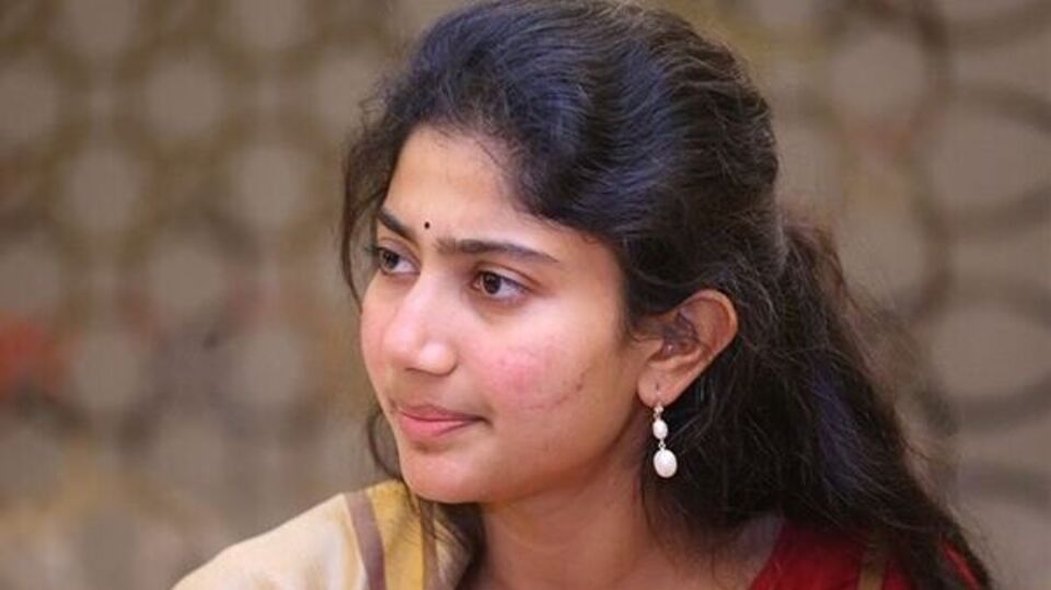 நடிகை சாய் பல்லவி மீது புகார்