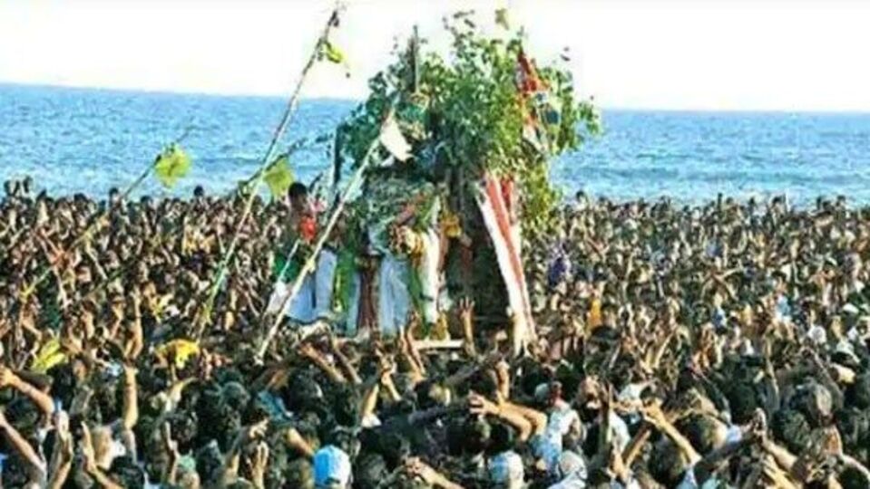 Kanda sasti festival: திருச்செந்தூரில் சூரசம்காரம்! குவியும் பக்தர்கள்