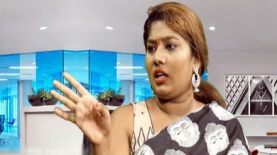 Sunitha Boya: நிர்வாணமாக சாலையில் போராட்டம் நடத்திய துணை நடிகை
