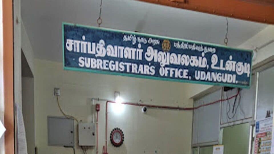 MHC: உடன்குடி பத்திர பதிவு அலுவலக கட்டிடம் வழக்கு; ஹைகோர்ட் உத்தரவு