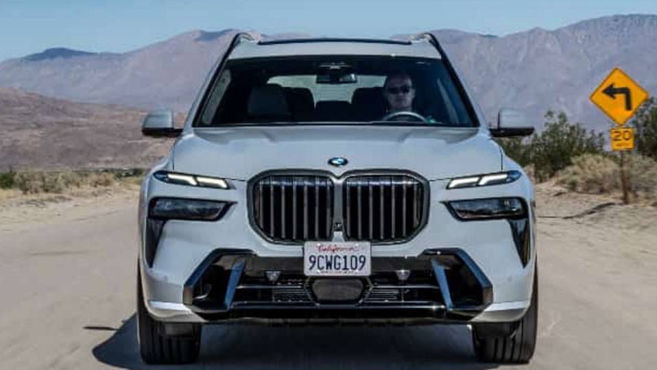 BMW X7 SUV: வந்துவிட்டது BMW X7 நியூ மாடல்ஸ்!