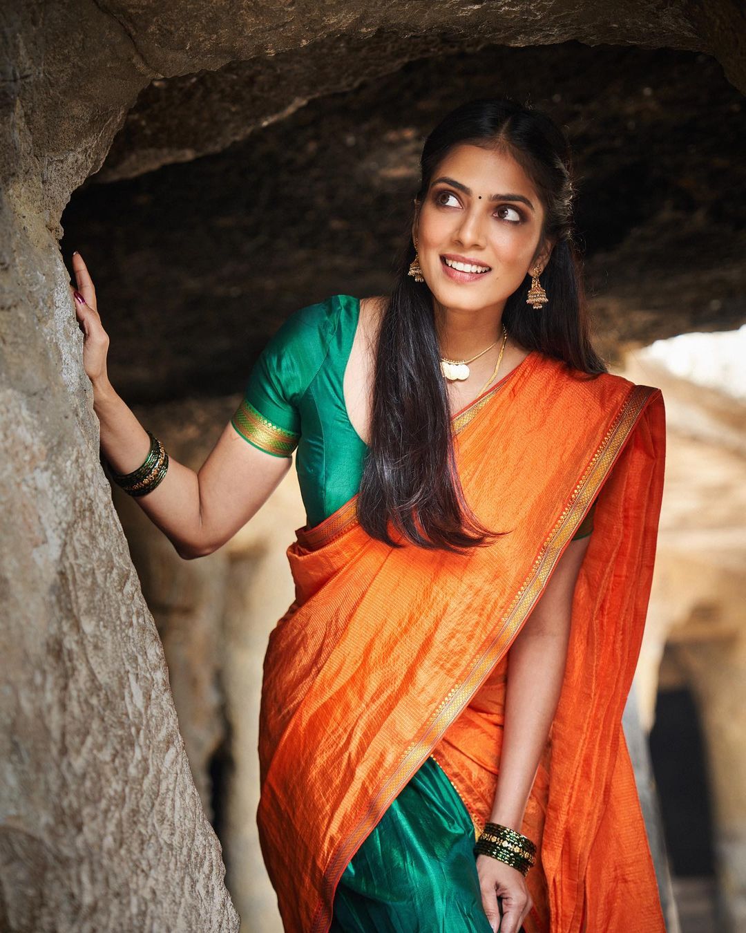 Malavika Mohanan: பாவாடை தாவணியில் மாளவிகா… க்யூட் போட்டோஸ்-malavika ...