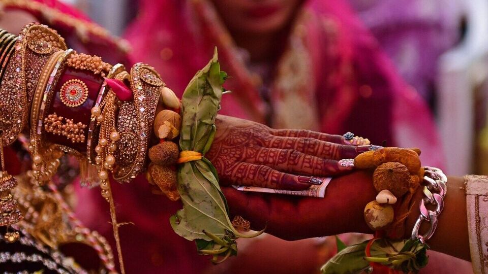 New Groom Dead: தேனிலவில் புதுமாப்பிள்ளை பலி: குதிரையில் ஏறிய போது சோகம்!