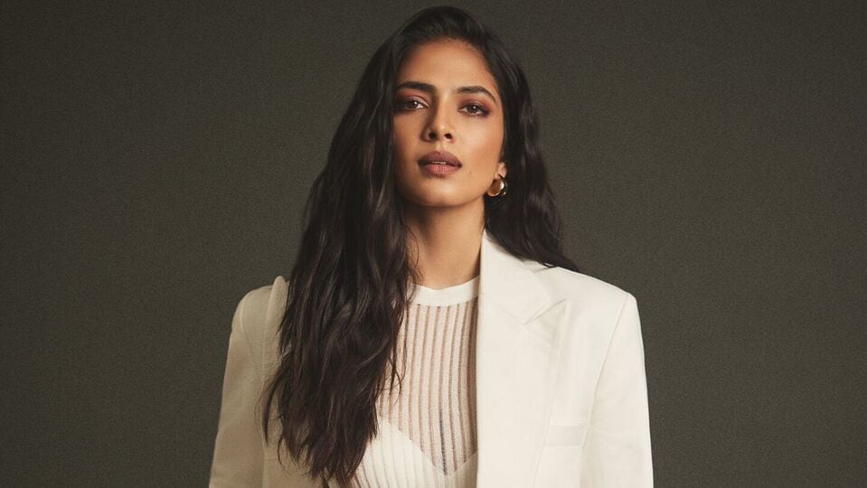 Malavika Mohanan: விழிகளில் ஒரு வானவில்.. மாளவிகா மோகனன் க்யூட் போட்டோஸ்!