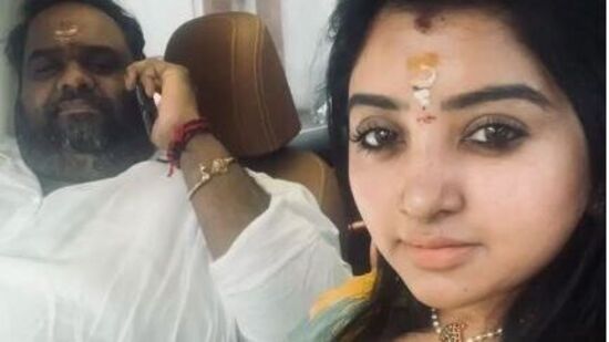 Ravinder: நீ மான் குட்டி; மனைவியை வித்தியாசமாக கொஞ்சிய ரவீந்தர்