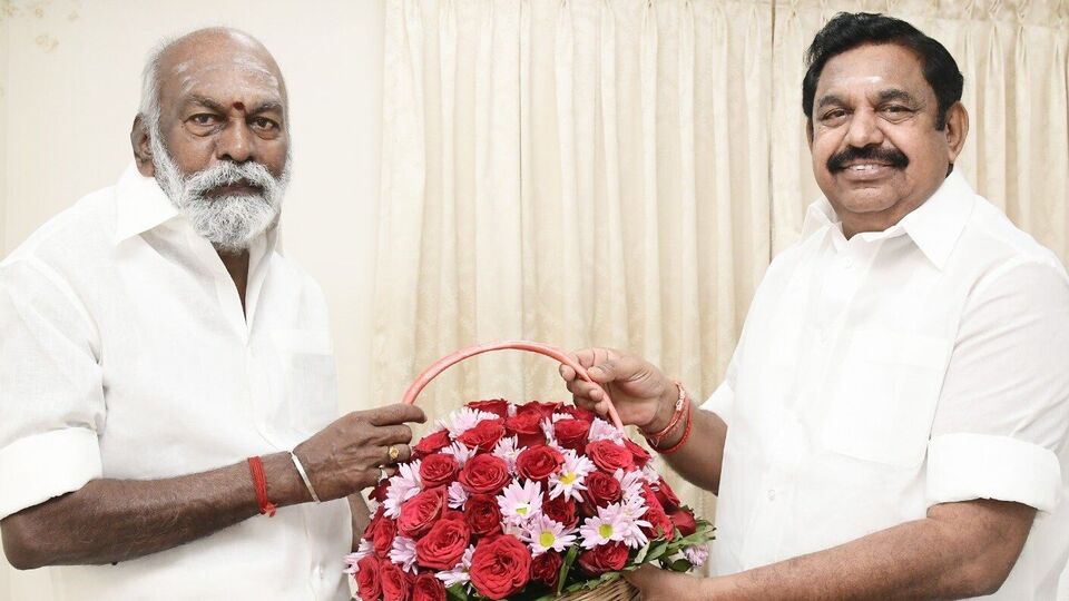 இபிஎஸ் முன்னிலையில் அதிமுகவில் இணைந்த அமமுக நிர்வாகிகள்!