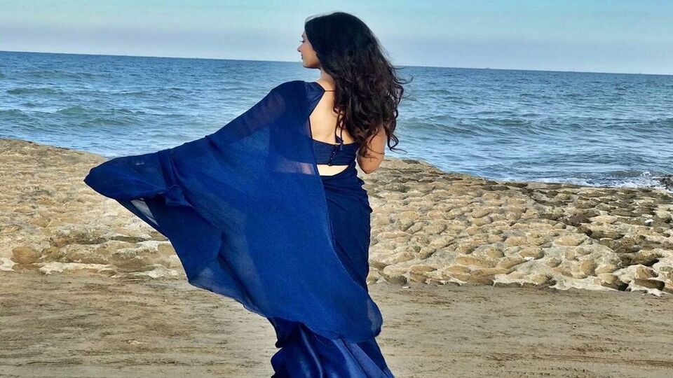 Neha Solanki: நடிகை நேகா சோலாங்கியின் அசத்தல் ஸ்டில்ஸ் இதோ..!