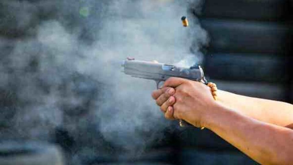 Gunshot: துப்பாக்கிச் சூடு - இரத்த வெள்ளத்தில் கிடந்த பெண்!