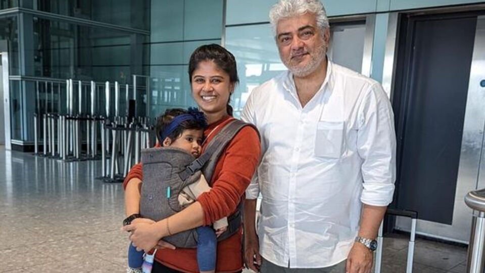 AjithKumar:குழந்தையின் பையை தூக்கி உதவிய அஜித்;கணவர் வெளியிட்ட ...