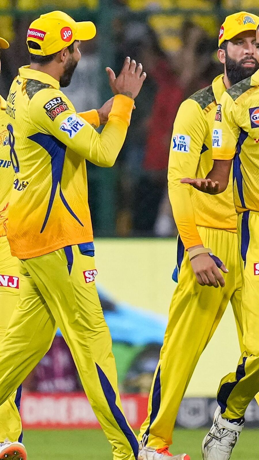 CSK: சின்னசாமி ஸ்டேடியத்தில் சிஎஸ்கே 'தெறி' ஆட்டம்