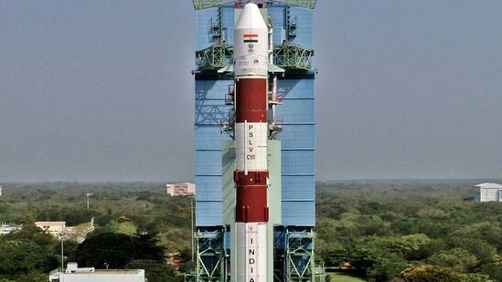 PSLV C55: தொடங்கியது கவுன்ட்-டவுன்.. இன்று விண்ணில் பாய்கிறது இஸ்ரோவின் ...