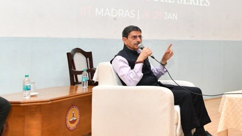 RN Ravi: ’எனக்கு நடந்தது குழந்தை திருமணம்’ மாணவர் கேள்விக்கு ஆளுநர் ஆர் ...