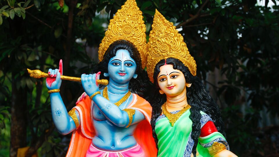 God Photos : ஐஸ்வர்யம் பெறுக.. பூஜை அறையில் கட்டாயமாக இருக்க வேண்டிய ...