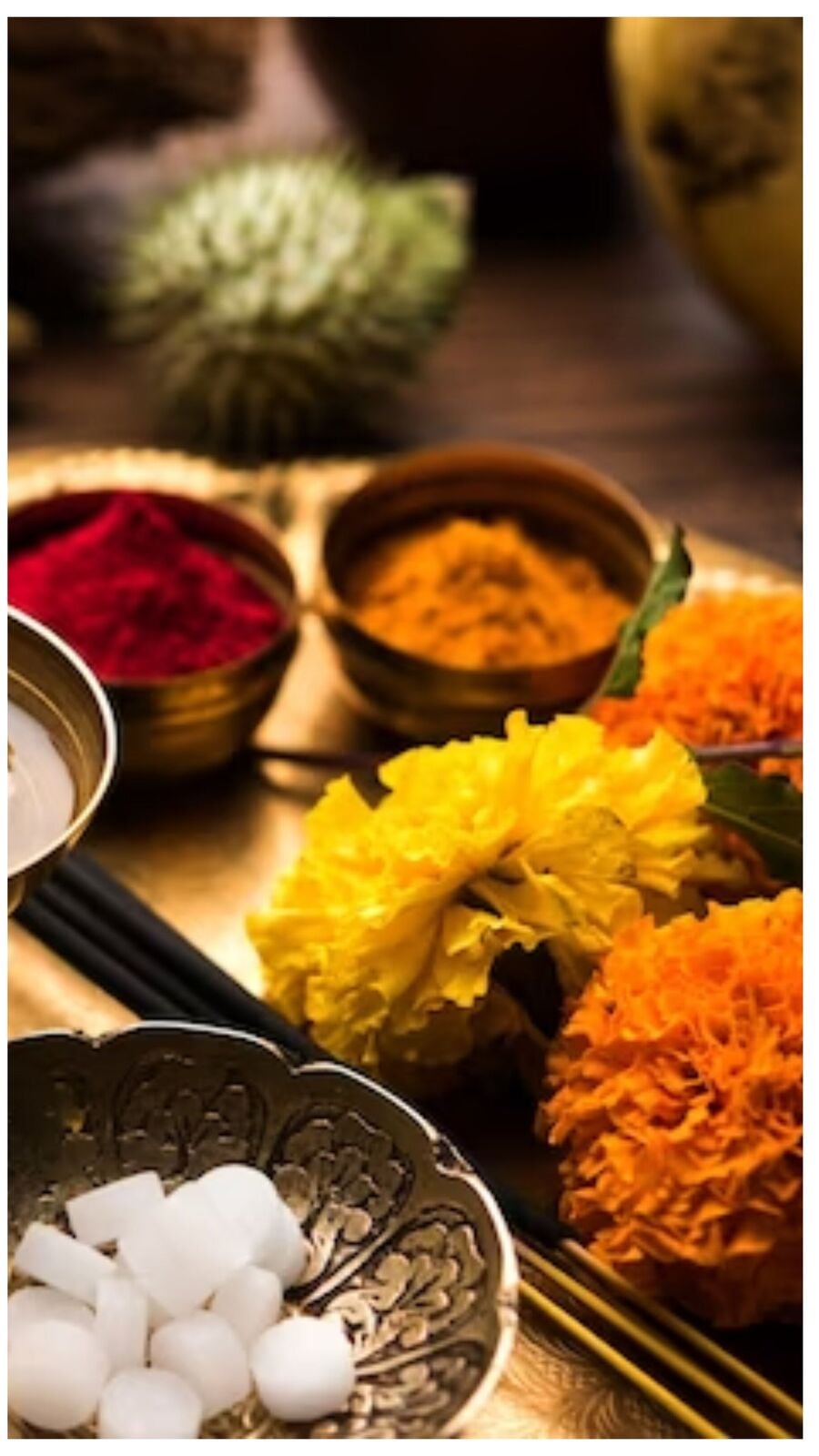 Pooja: கோயிலில் தரும் பூவை வீட்டில் மீண்டும் பூஜை செய்யலாமா?