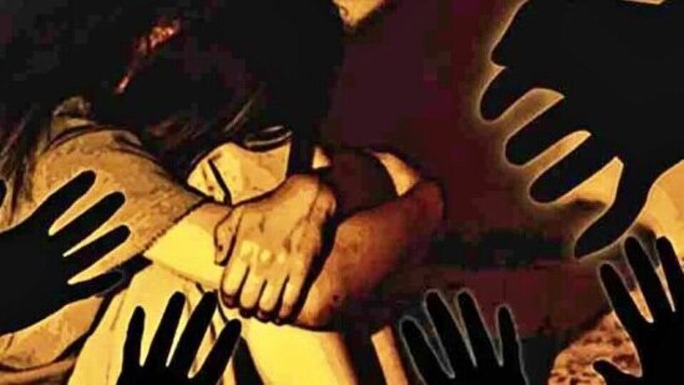Physical Assault: நிர்வாணமாக்கி சீரழித்த ஆந்திர போலீஸ்- பெண் பரபரப்பு ...