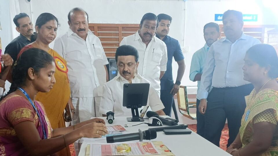CM Stalin : மகளிர் உரிமைத் தொகை - விண்ணப்பதிவு முகாமை தொடங்கி வைத்தார் ...