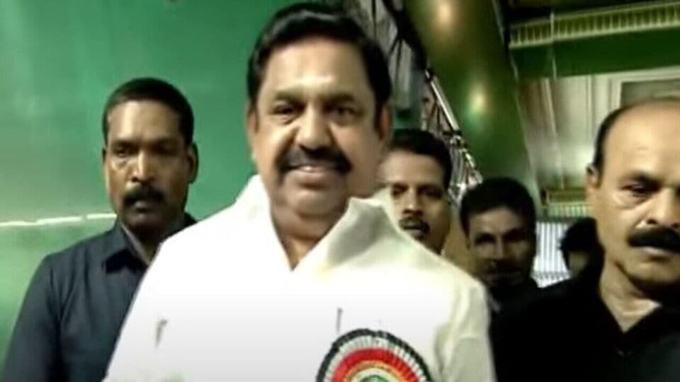 ADMK Madurai Manadu: மாநாட்டு மேடையில் ஈபிஎஸ்; 32 தீர்மானங்கள் நிறைவேற்றம்