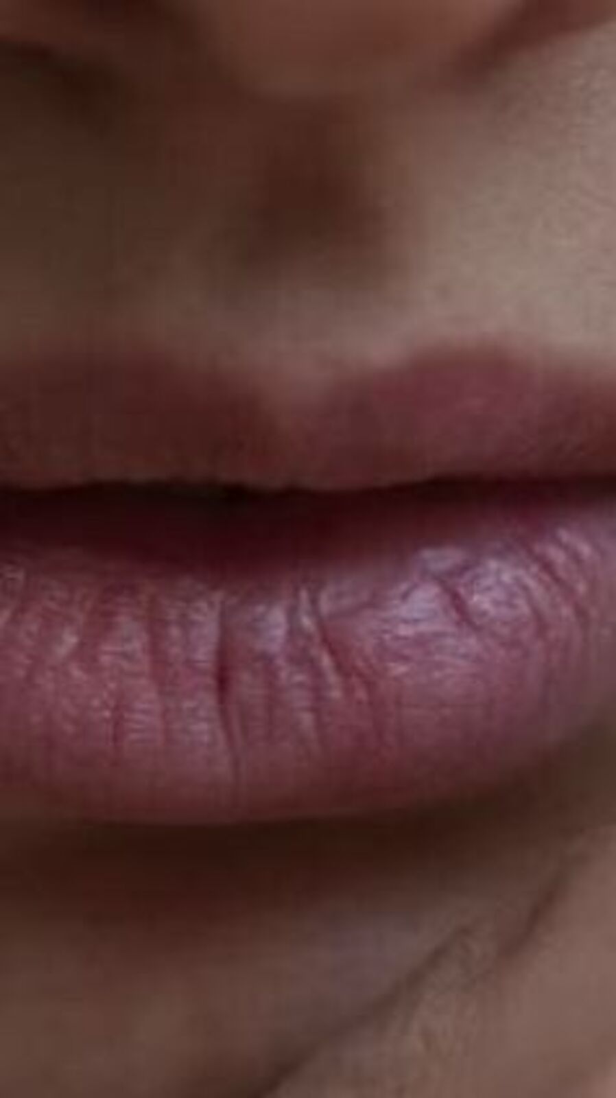 கருப்பான உதடுகளை மாற்றும் டிப்ஸ்