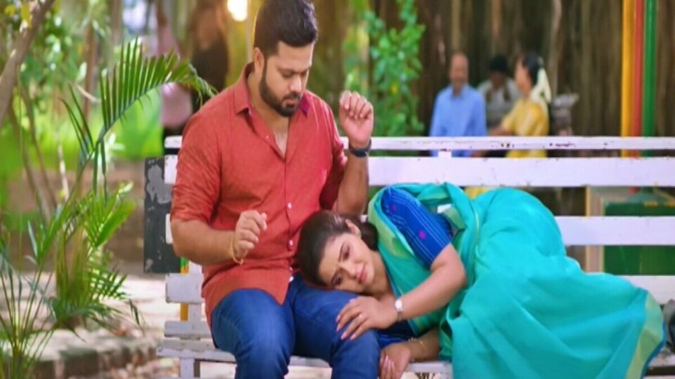 Kayal Serial: மடியில படுத்துக்கவா..எழிலிடம் அரவணைப்பு தேடும் கயல்