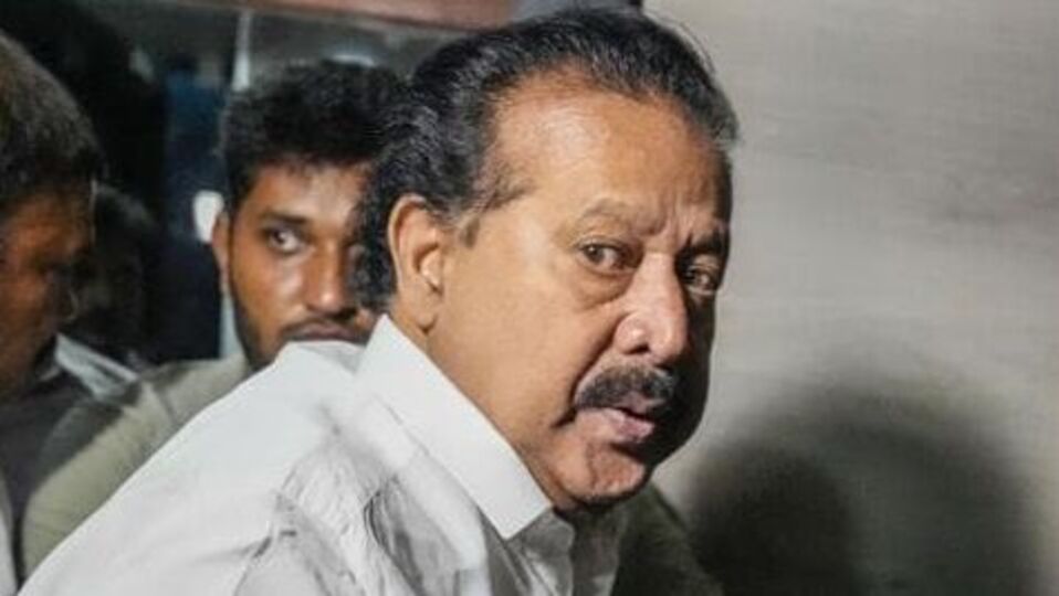 Ponmudy: தேசியக்கொடி அகற்றப்பட்ட காரில் நீதிமன்றம் புறப்பட்டார் ...