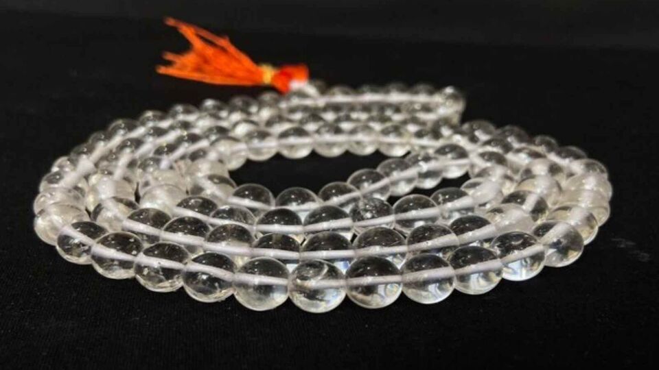 Sphatik Mala Benefits: செல்வத்தை பெருக்கி, மன அமைதி தரும் ஸ்படிக மாலை ...