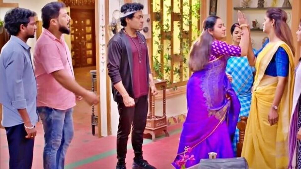 Kayal Serial: மனோஜ் மண்டை உடைப்பு.. கை ஓங்கிய ராஜலட்சுமி.. ஆப்பு வைத்த ...