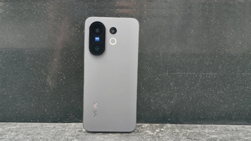 6 Upcoming smartphone launches in December 2025: OnePlus 15R, Vivo X300 ...