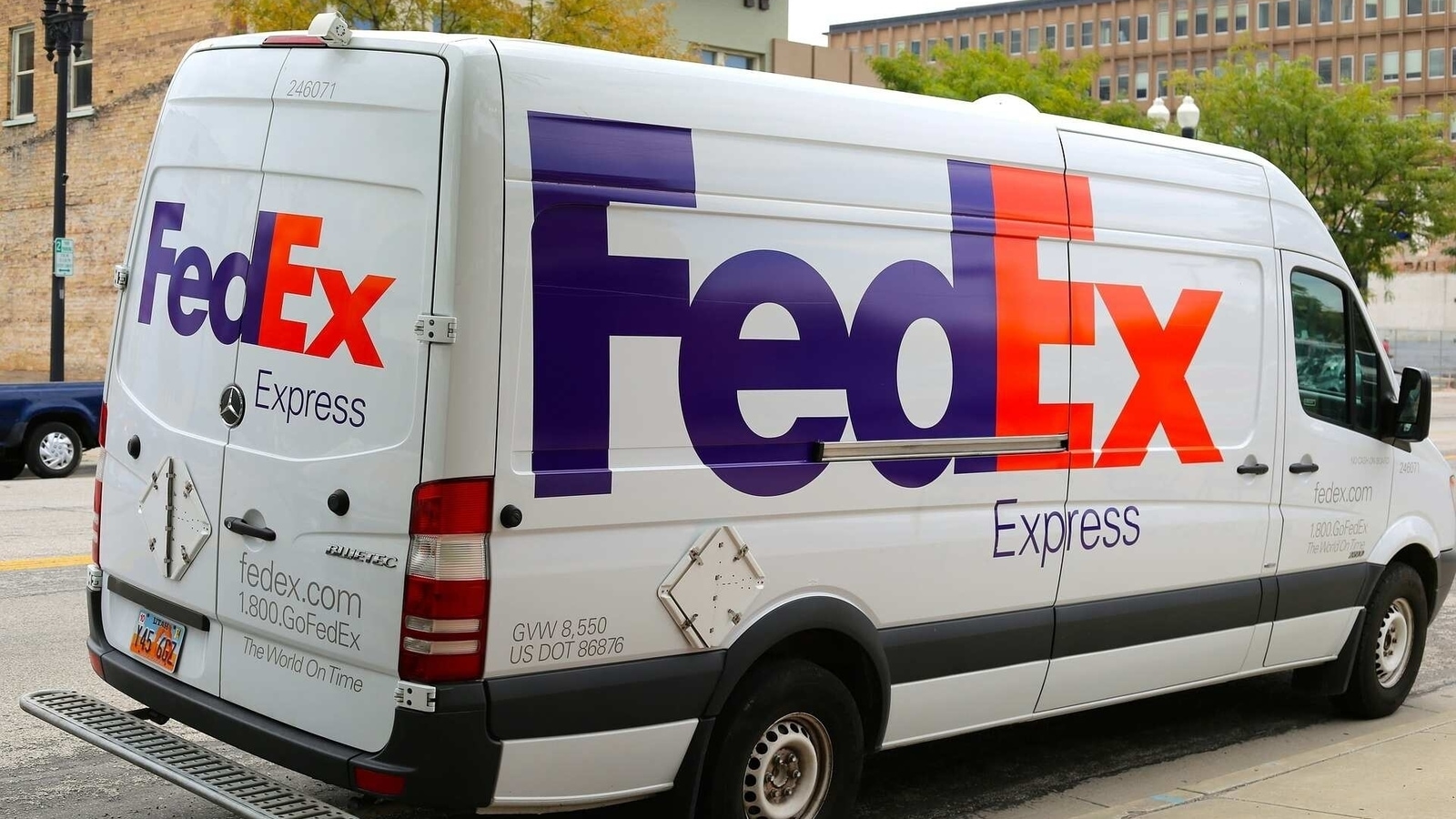 FedEx, Microsoft team up for shipping solutions, to take on Amazon ...