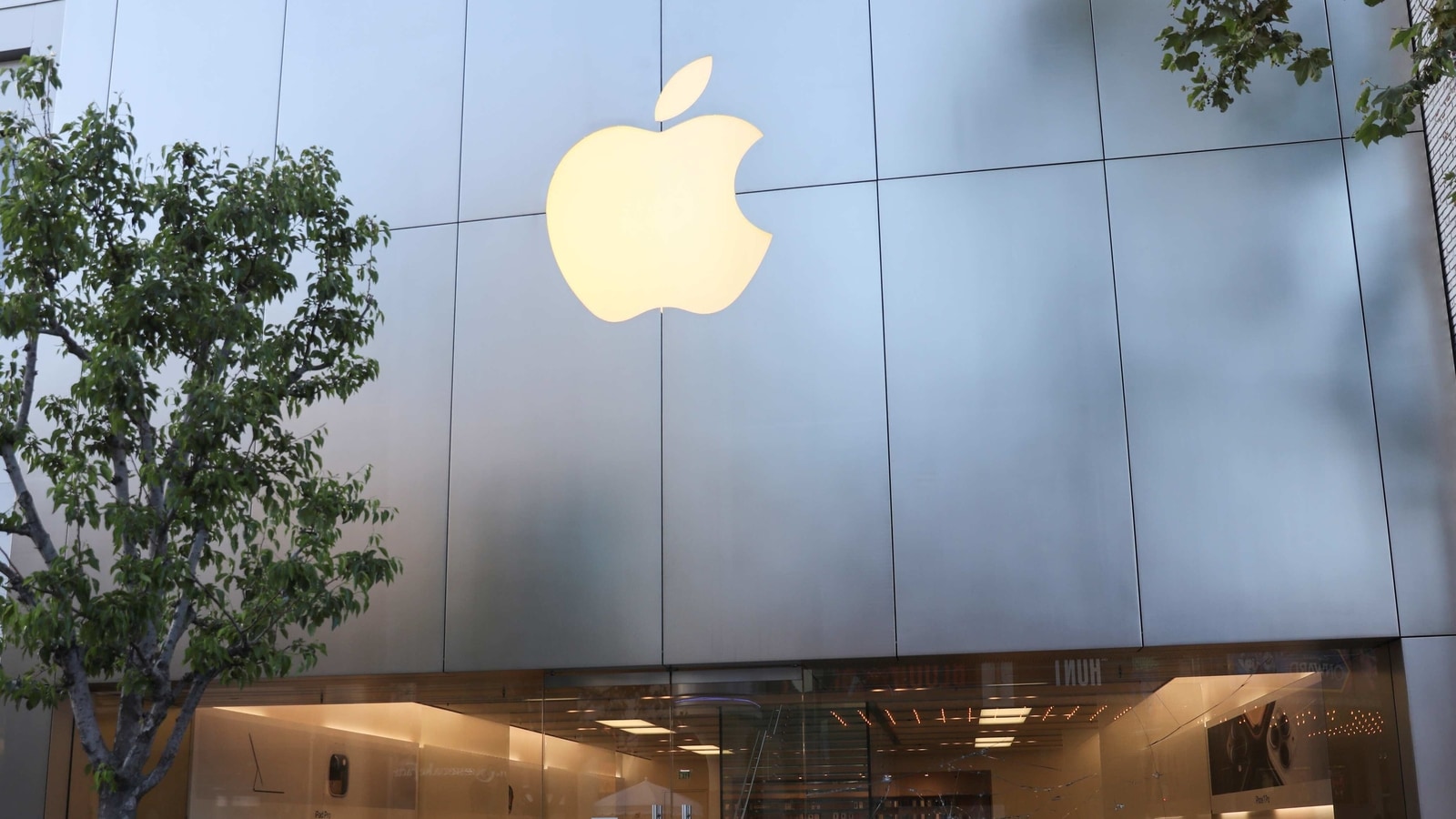 Italian court rejects Apple’s appeal against 10 million euro fine (HT Tech)