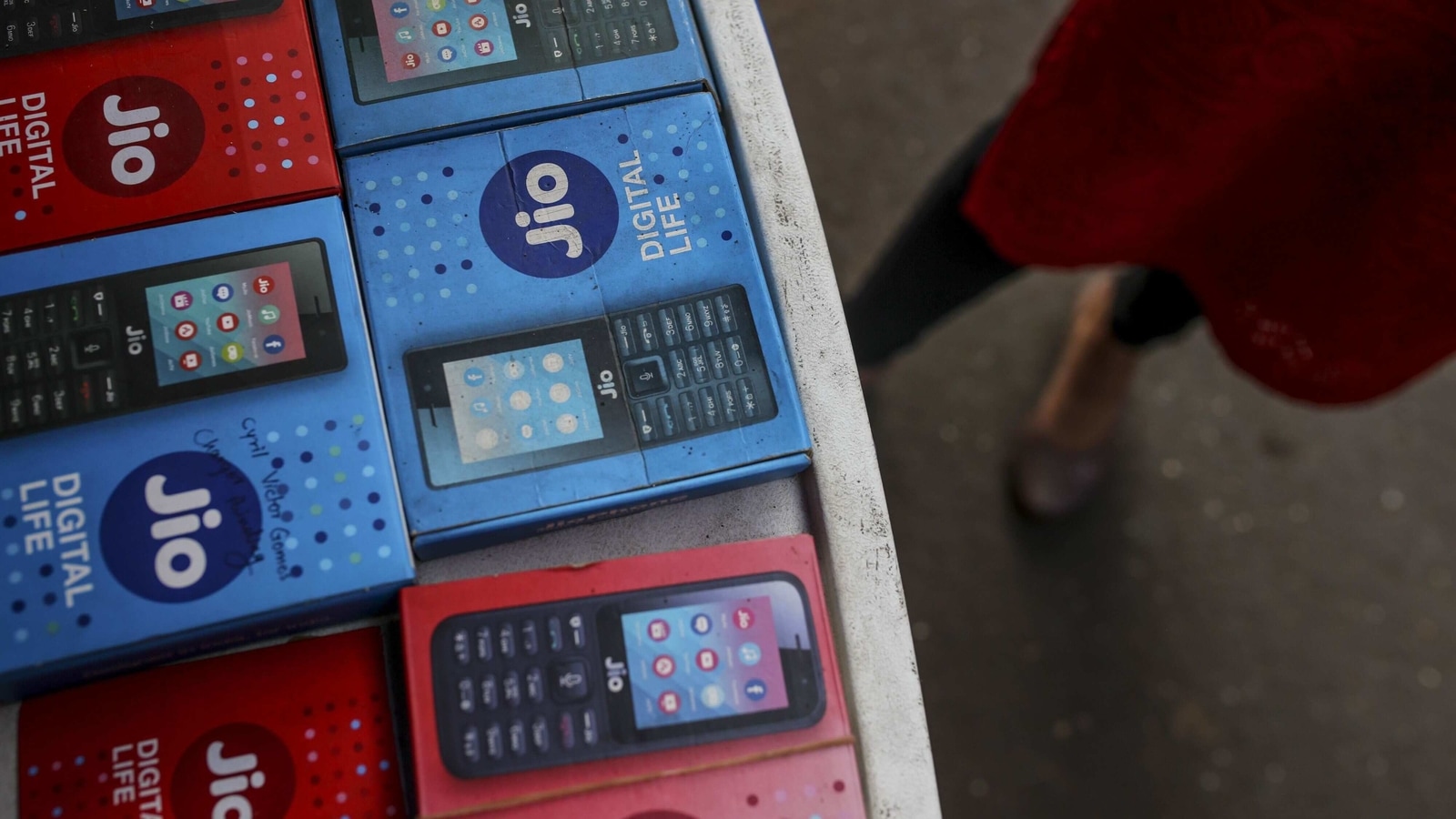 Reliance Jio investment roundup: ₹1 lakh crore in under 2 months | HT Tech