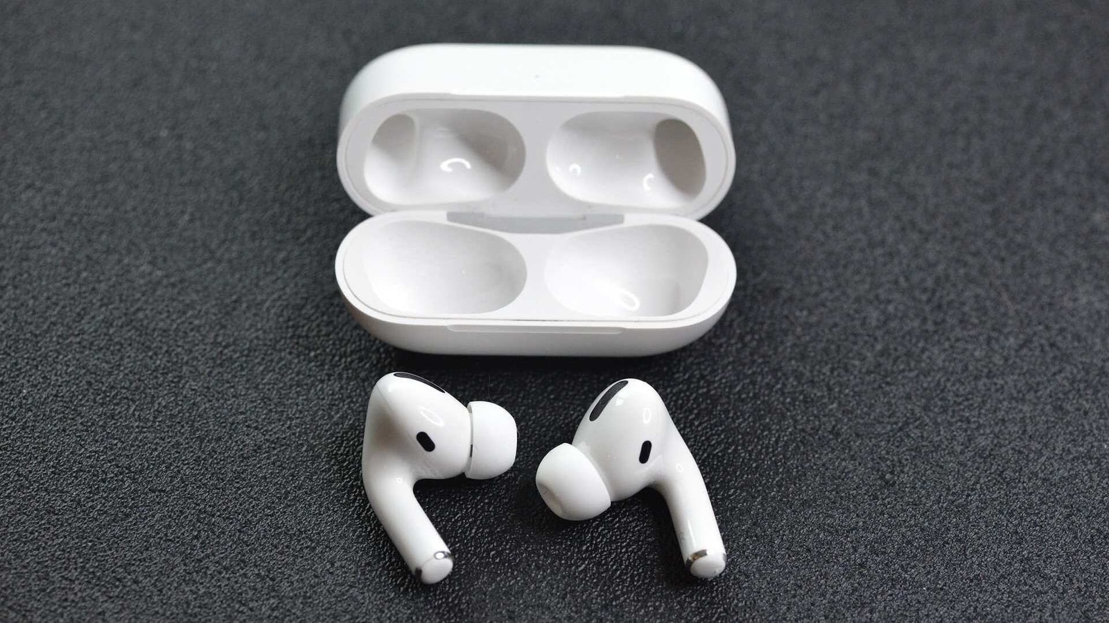 Apple's next-gen AirPods to launch in first half of 2021: Kuo ...