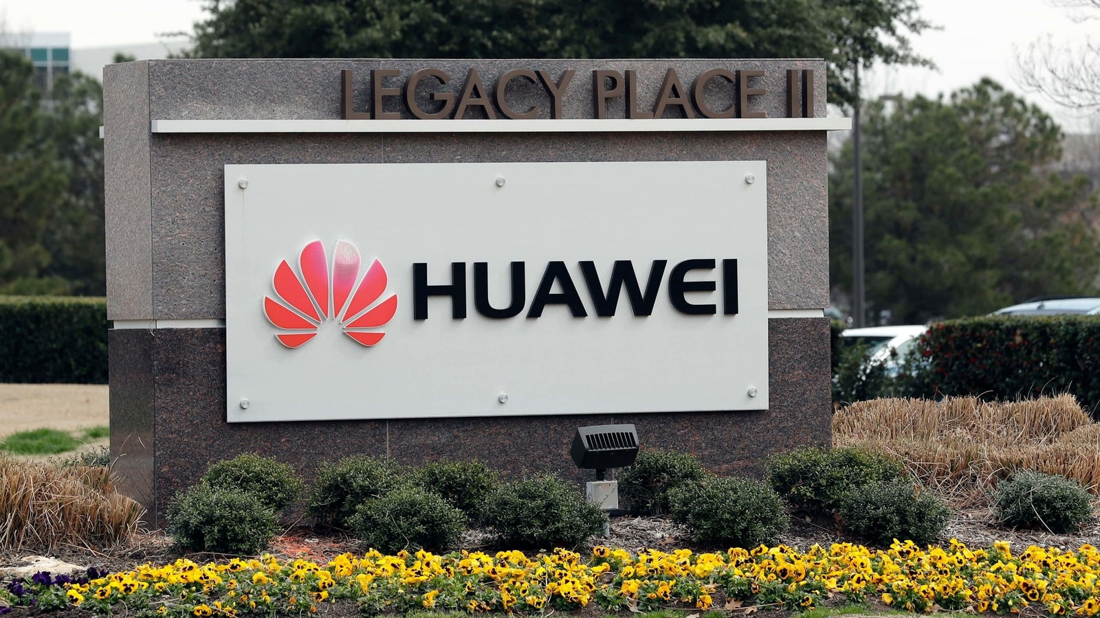 FCC calls Huawei, ZTE security threats as it bars subsidies | Tech News ...