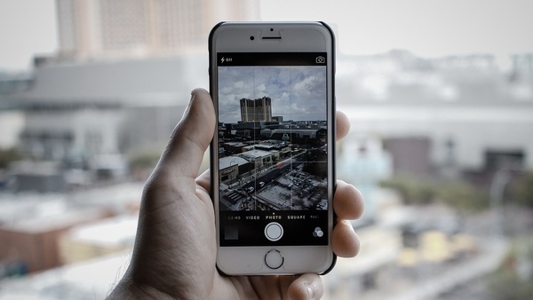 This iPhone camera "grid trick" can make anyone click photos like a PRO ...