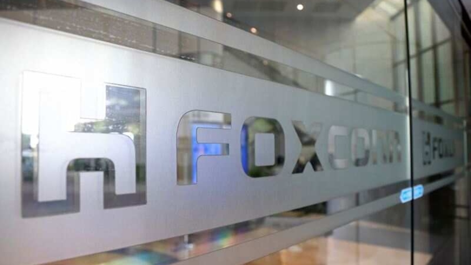 Foxconn Unveils Pickup, Crossover Models to Expand EV Lineup | Tech News (HT Tech)