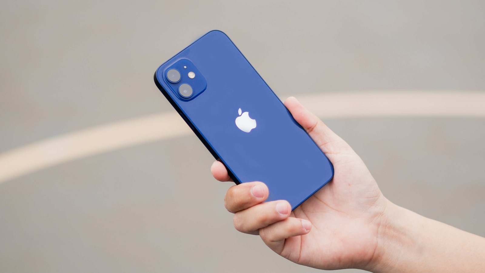 Get $599 iPhone 12 without paying anything! Stupendous offer by Verizon ...
