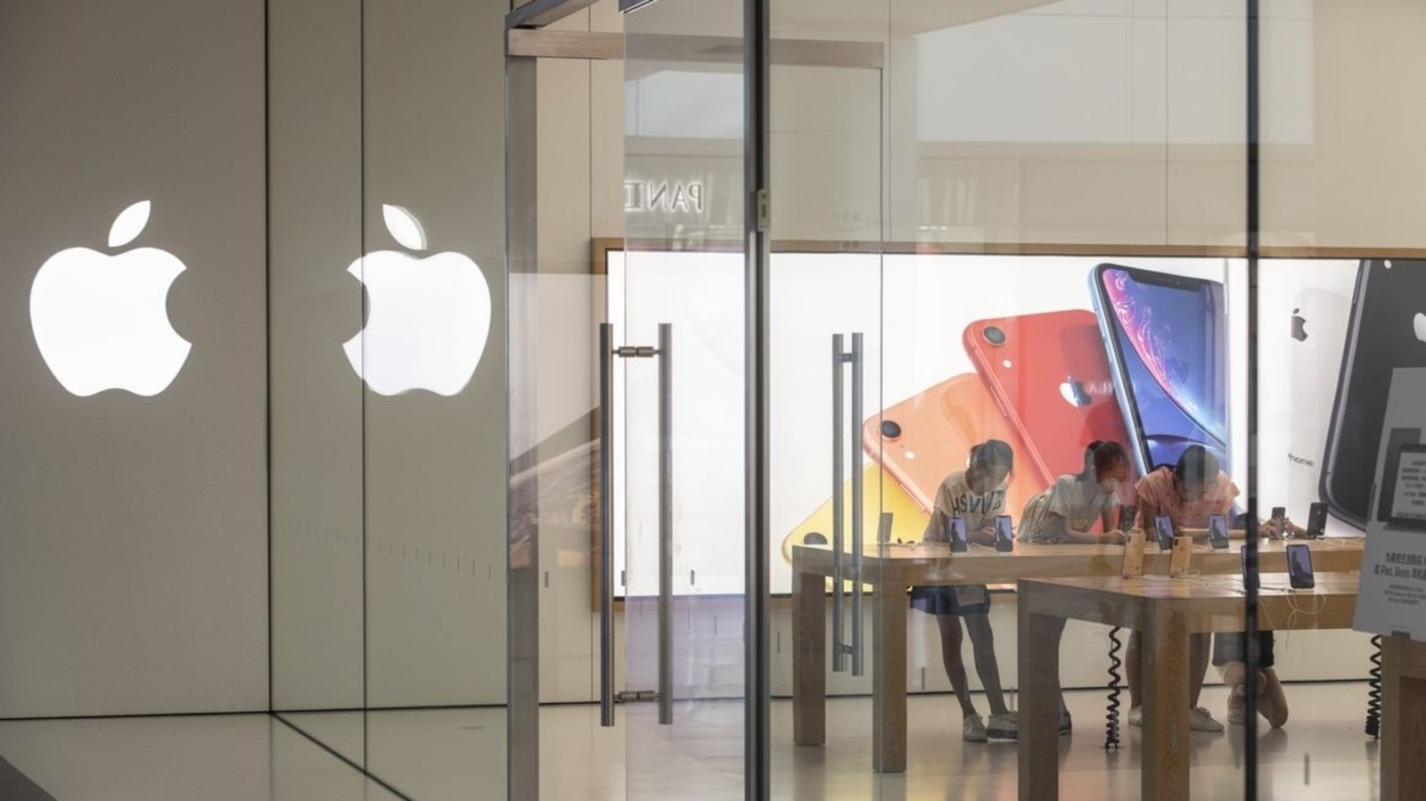 Apple iPhone 14 hit by COVID curbs in China | Tech News (HT Tech)