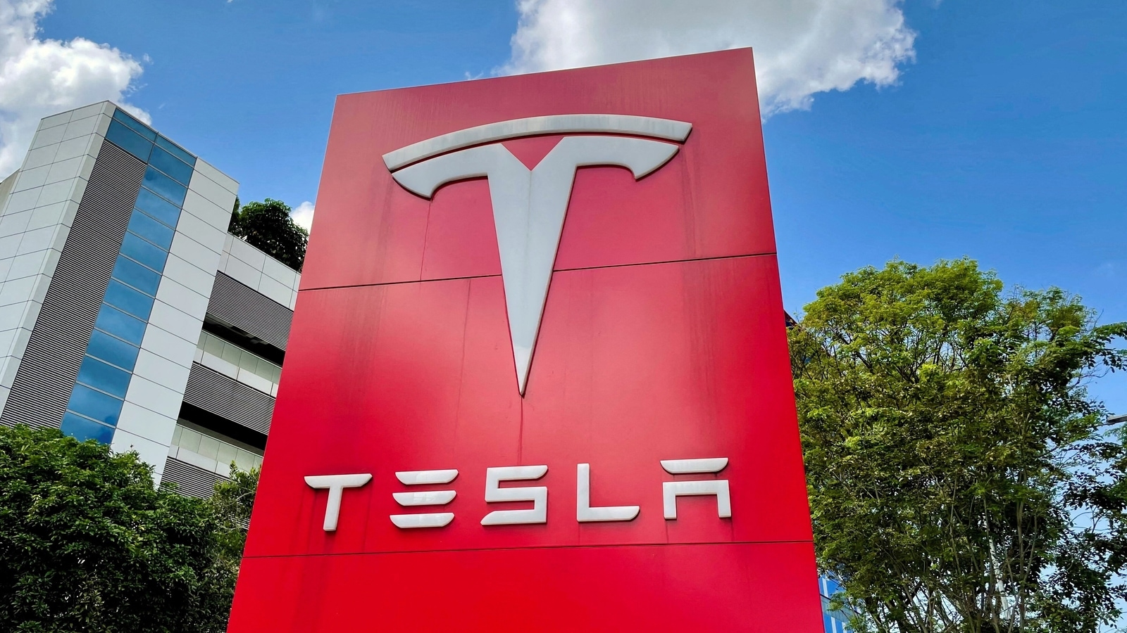 Tesla Official Omead Afshar Turns Up at SpaceX in New Starship Role ...