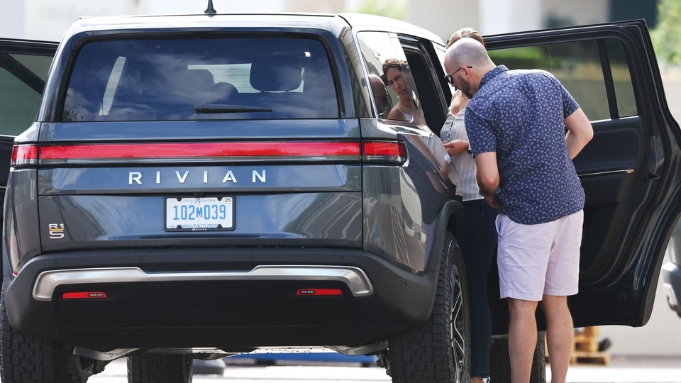 Rivian Sticks With 2022 EV Production Target Despite Supply-Chain Snags ...