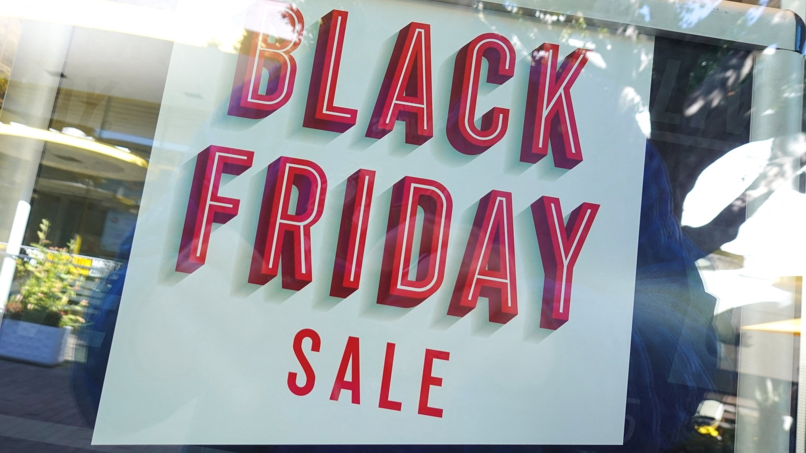 Black Friday Sale Gets Boost in UK as Shoppers Seek to Save Money ...