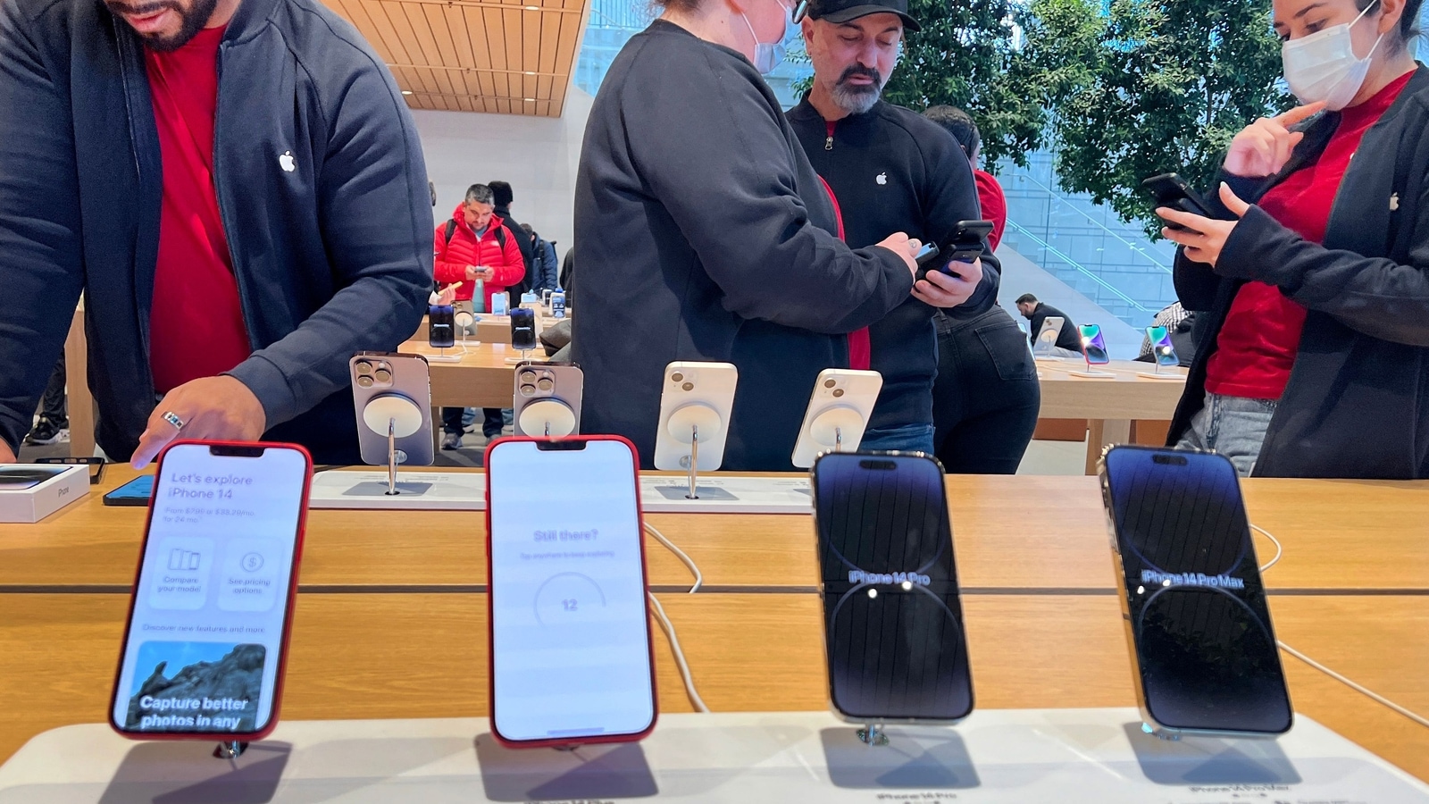 Foxconn Offers More Bonuses to Win Back iPhone City Staff | Mobile News ...