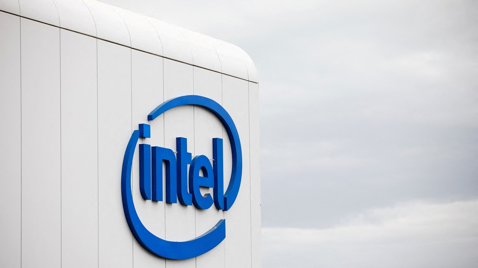 Intel Says It’s on Course to Regain Chip Production Leadership | Tech ...