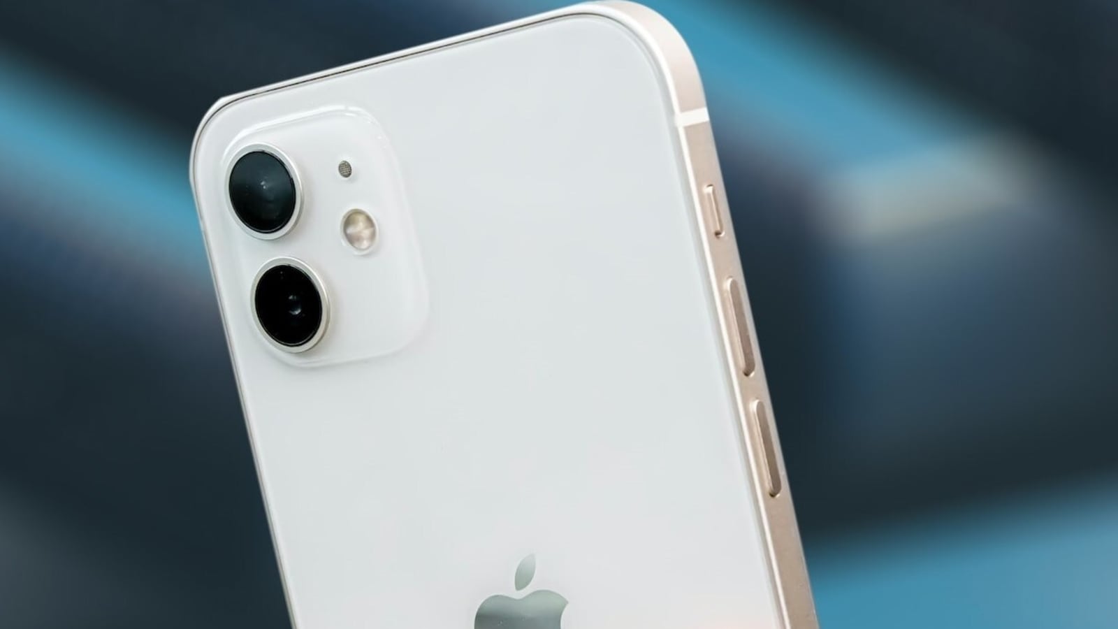 iPhone 12 gets a huge price cut on Amazon! Pay just Rs. 40699; exciting ...