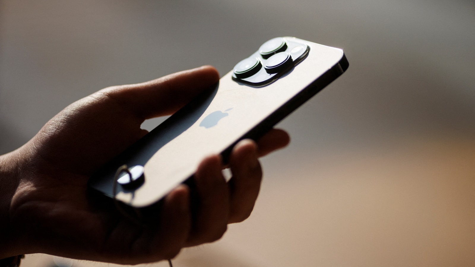 i-Surprise! iPhone 15 Pro mute button to get HUGE custom feature; check ...