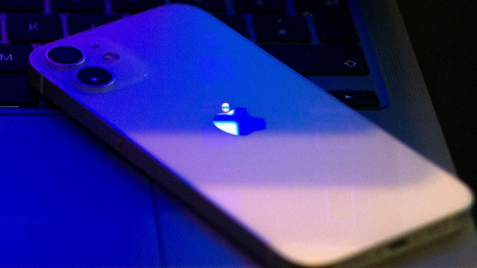 In this iPhone 12 deal, don't pay full price, just check out the discount