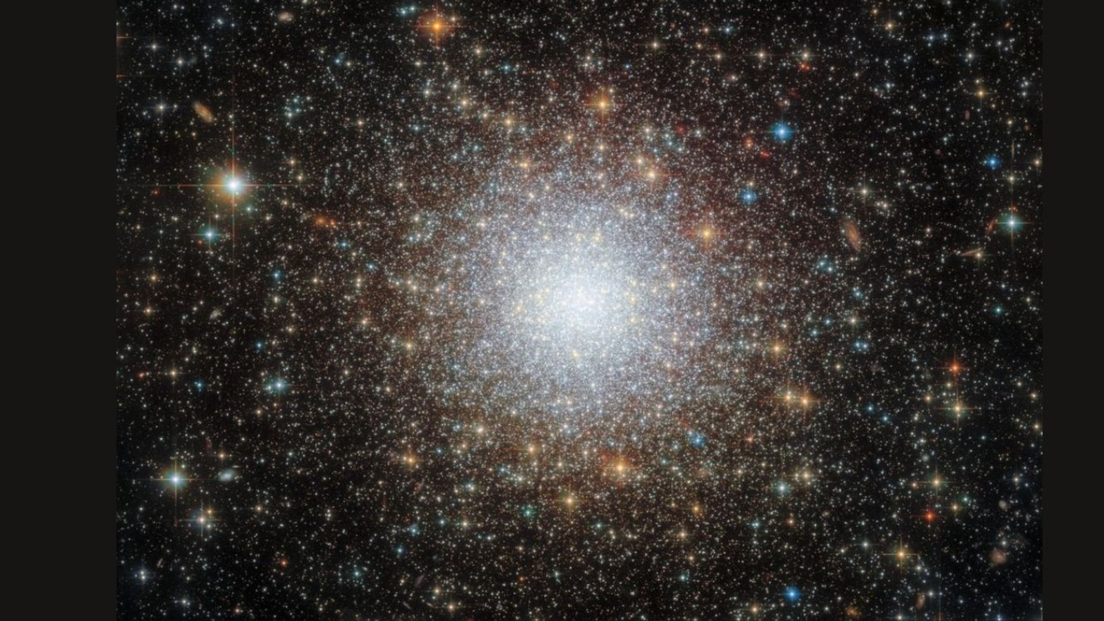 NASA's Hubble Space Telescope snaps 5 breathtaking cosmic wonders ...