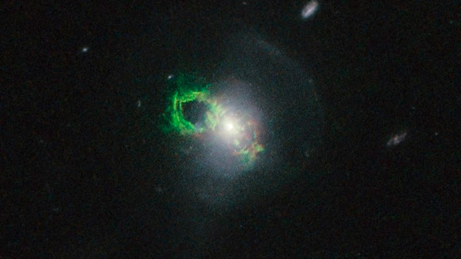 5 images of black holes and galaxies captured by NASA Hubble Space ...