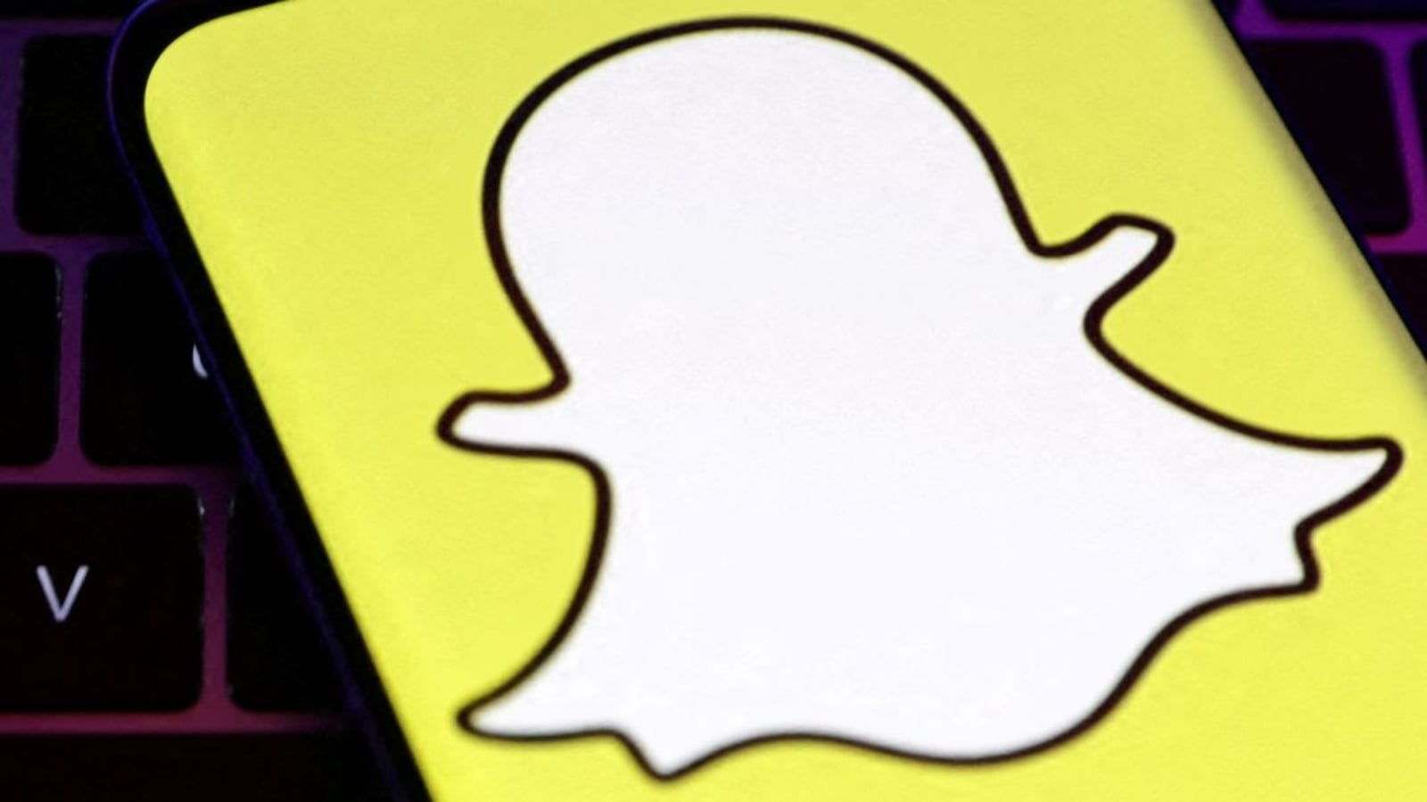 Snapchat launches 'Best Friends' lens for friendship day: Create and ...