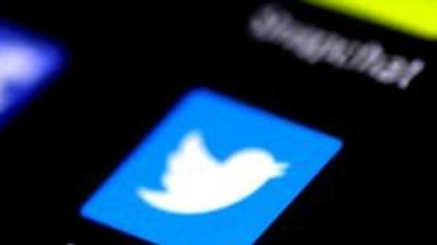 Twitter turns off SMS-based tweeting in most countries