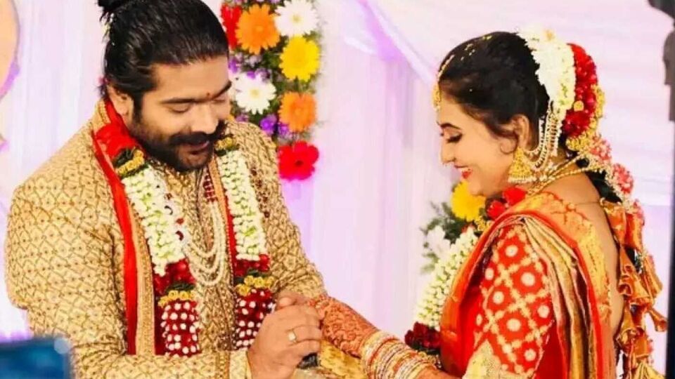 ఓ ఇంటివాడైన టాలీవుడ్ సింగర్ రేవంత్.. ఫొటోలు వైరల్-singer revanth gets ...